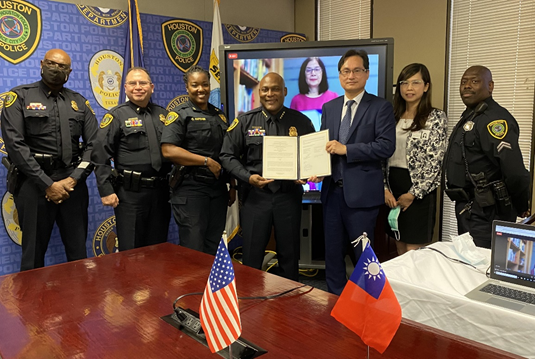 教育部與美國德州休士頓警察局續簽瞭解備忘錄